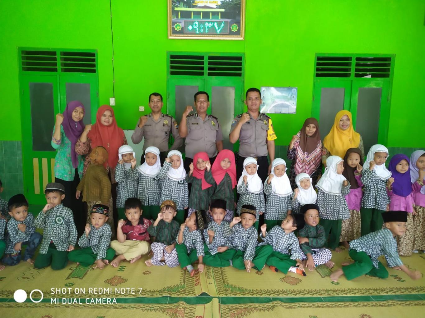 PENGENALAN RAMBU LALU LINTAS PADA ANAK - ANAK TK MASYITOH NANGSRI ...
